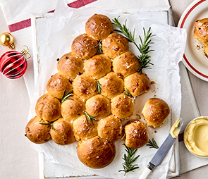 Chorizo and Roasted Capsicum Pull Apart Tree